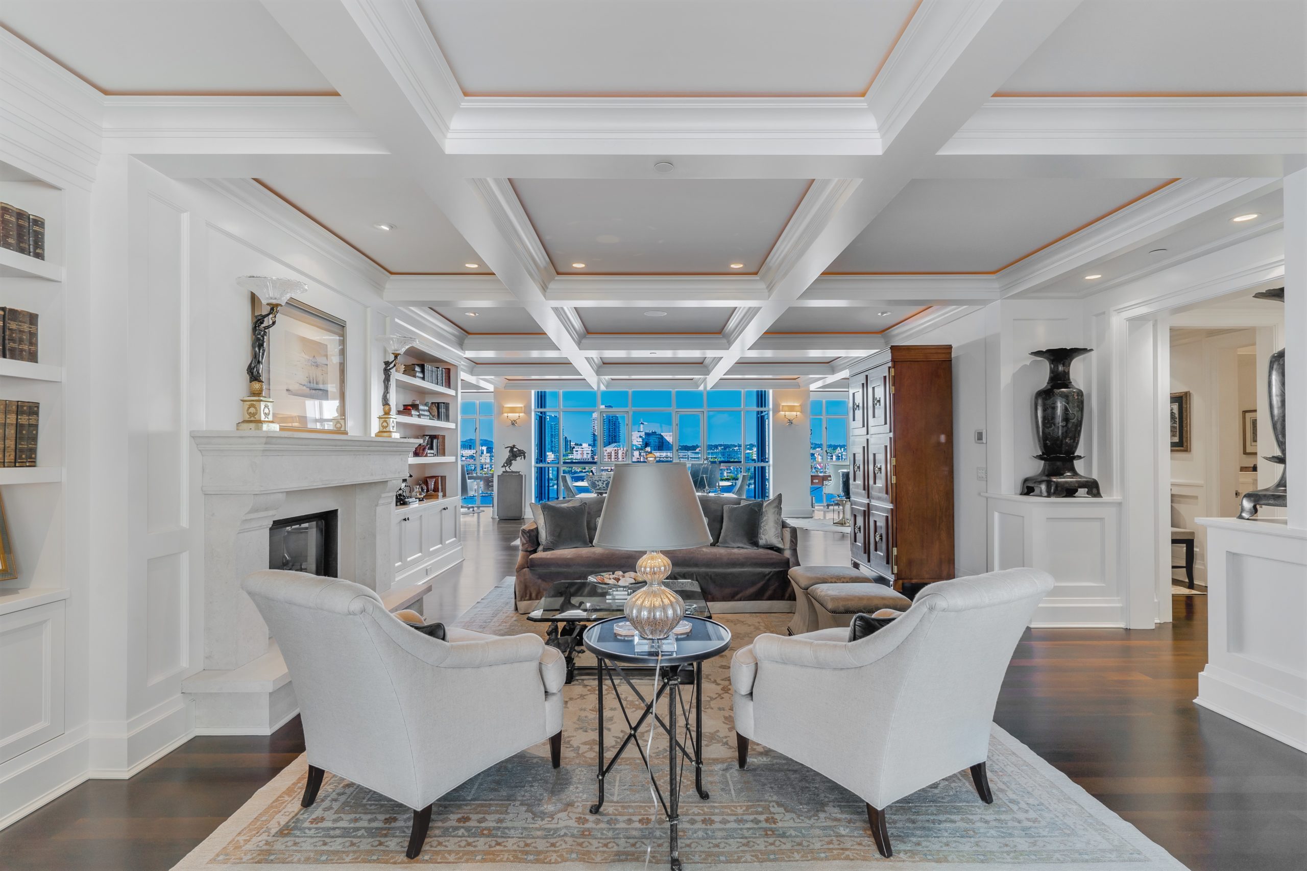 921-21 Dallas Road | Leslee Farrell